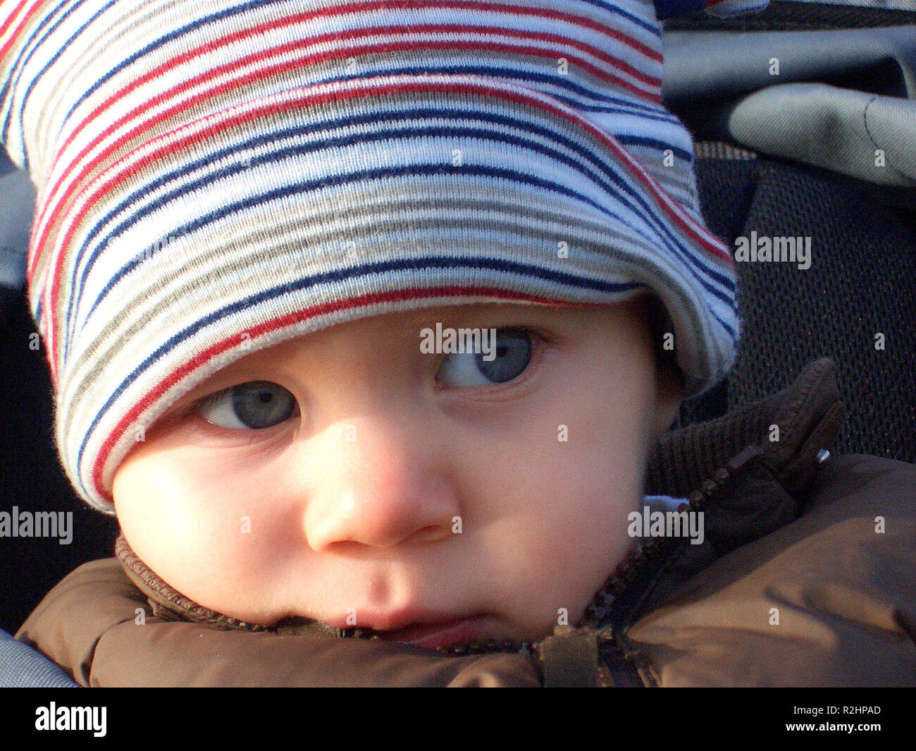 Baby looking scared hi-res stock photography and images - Alamy