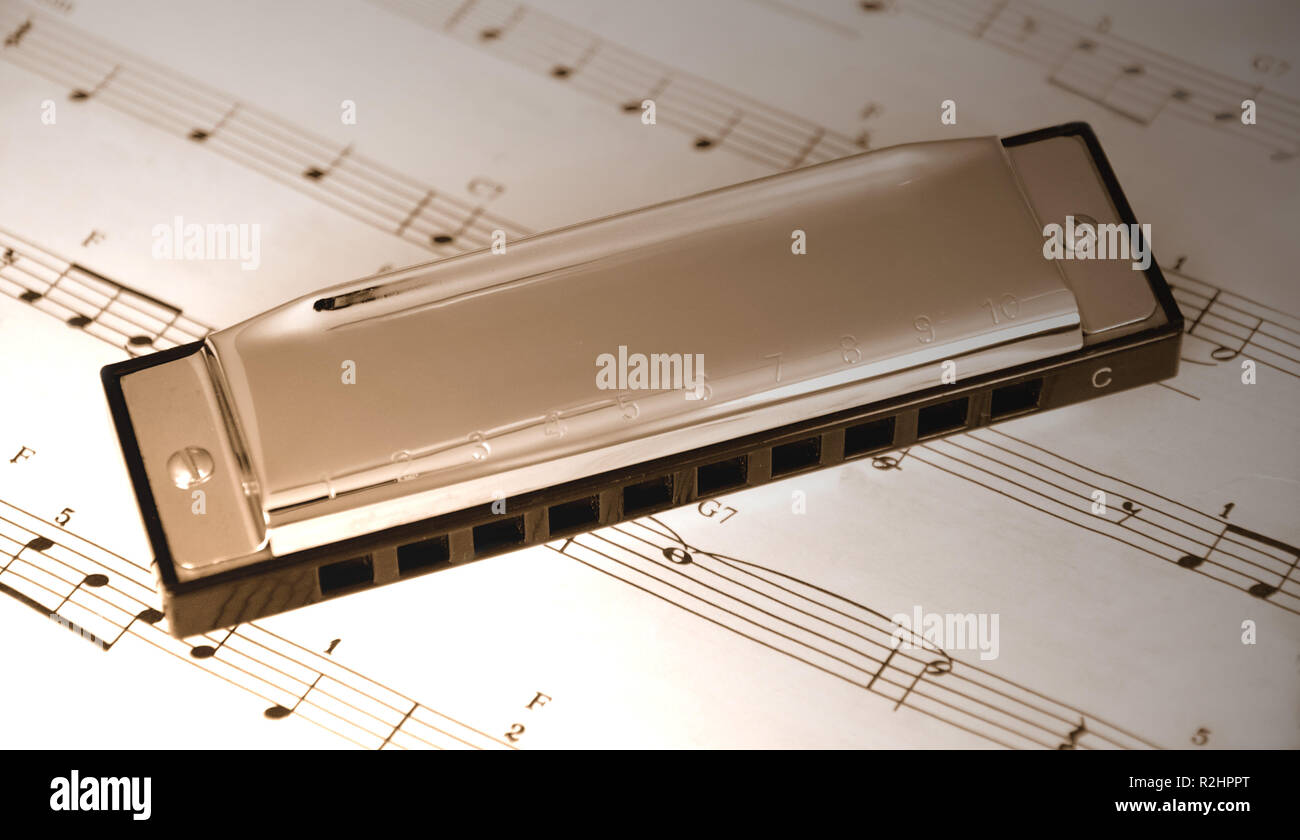 Mouth harmonica hi-res stock photography and images - Alamy