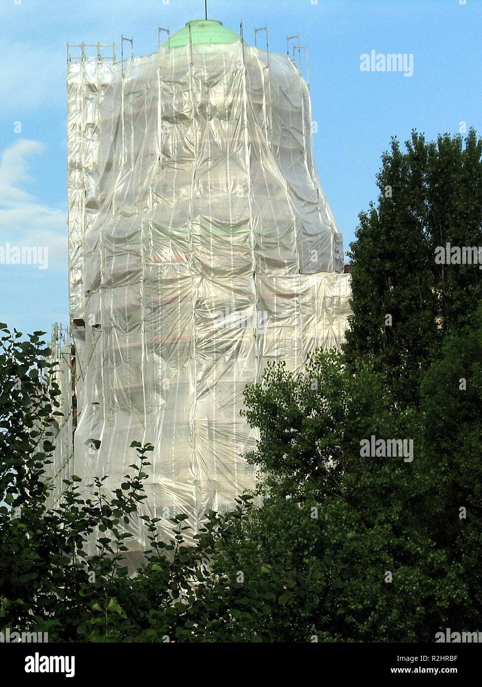 Scaffolding veiled hi-res stock photography and images - Alamy