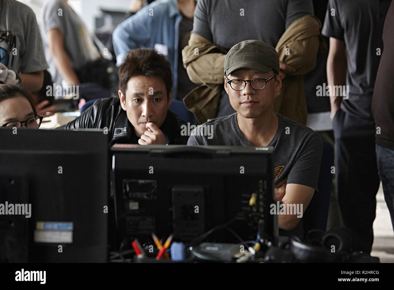 A Hard Day Kkeut-kka-ji-gan-da Year : 2014 South Korea Director : Seong ...