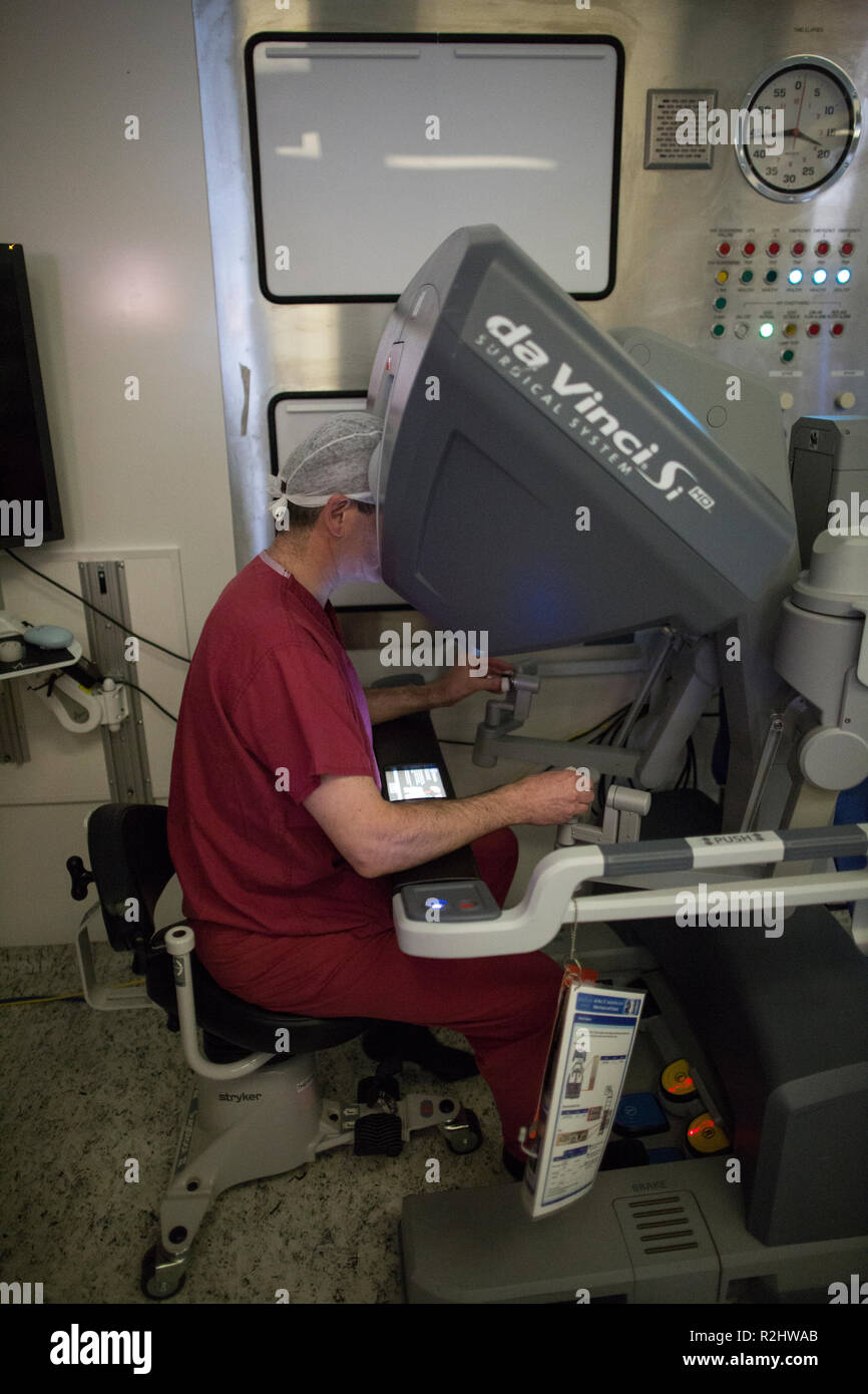 Robotic surgeon da Vinci Xi robot operating a surgical procedure of ...