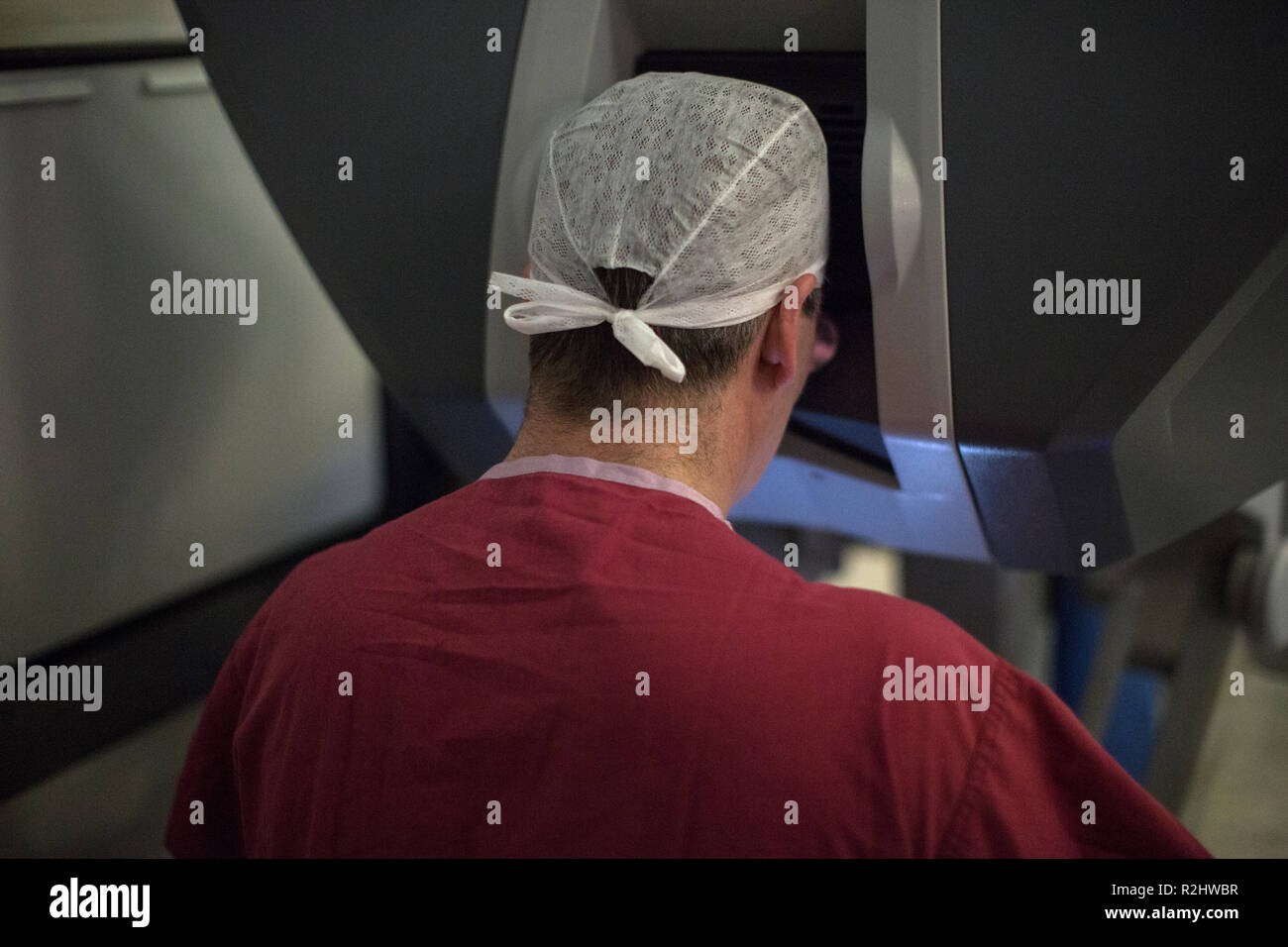 Robotic surgeon da Vinci Xi robot operating a surgical procedure of ...