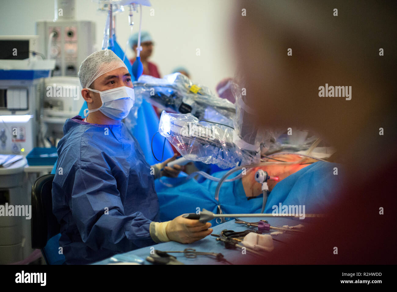 Robotic surgeon da Vinci Xi robot operating a surgical procedure of ...