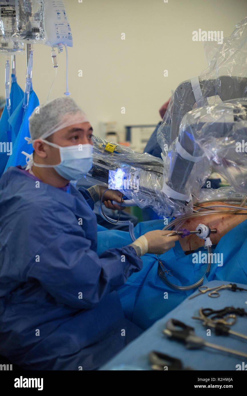 Robot surgery urology bladder hi-res stock photography and images - Alamy