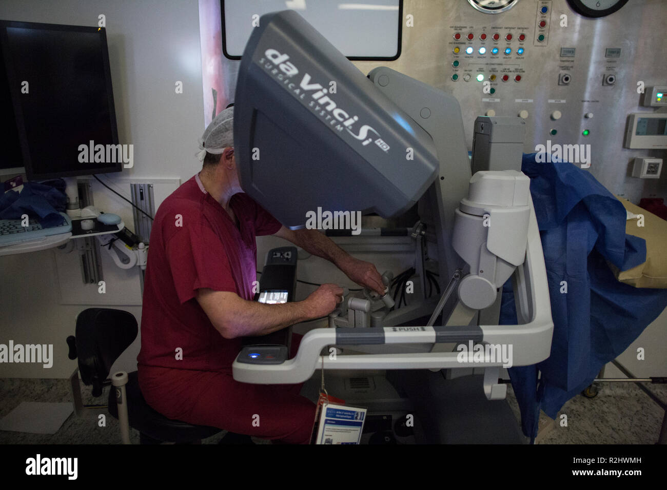 Robotic surgeon da Vinci Xi robot operating a surgical procedure of ...