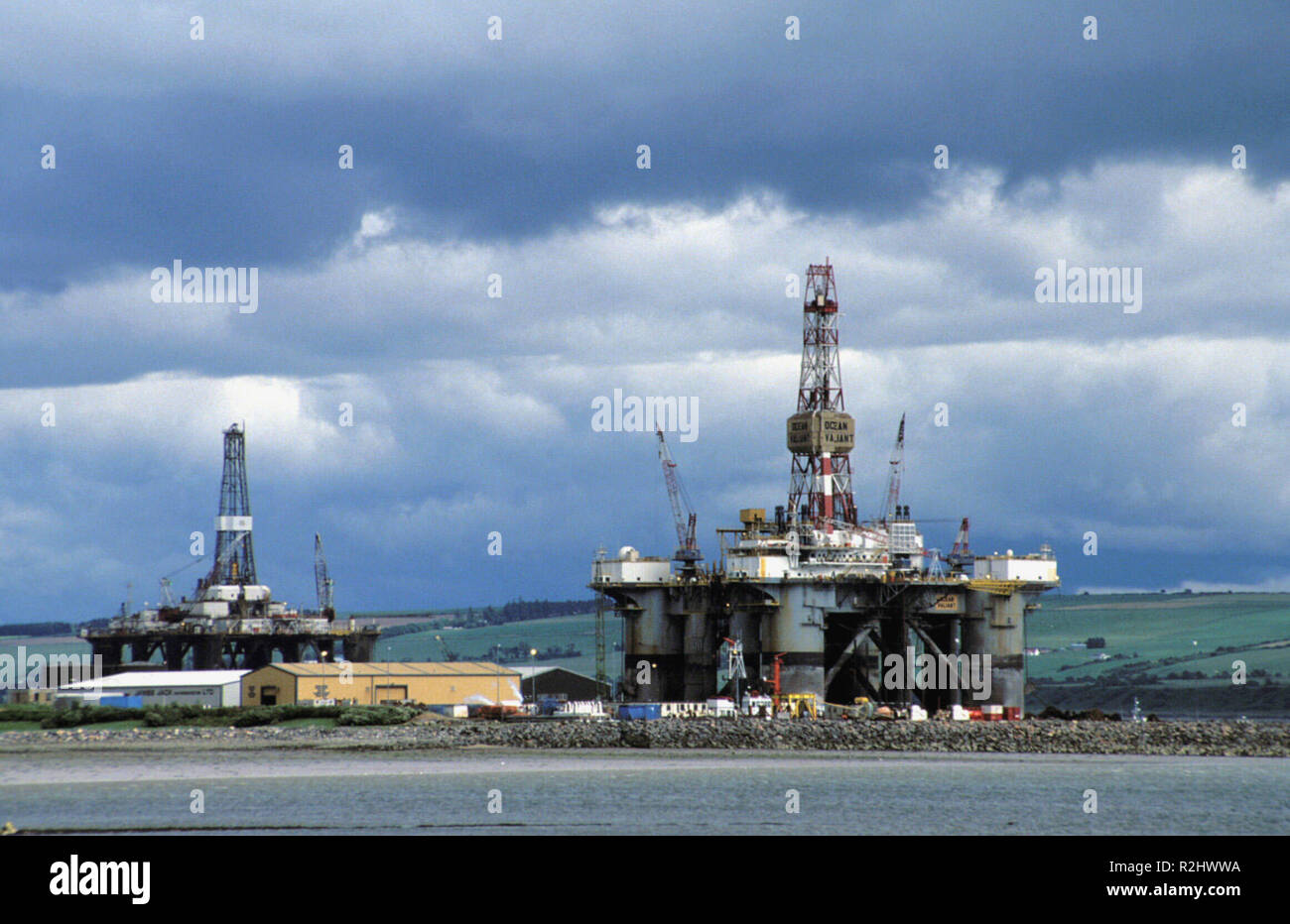 Oils rigs hi-res stock photography and images - Alamy
