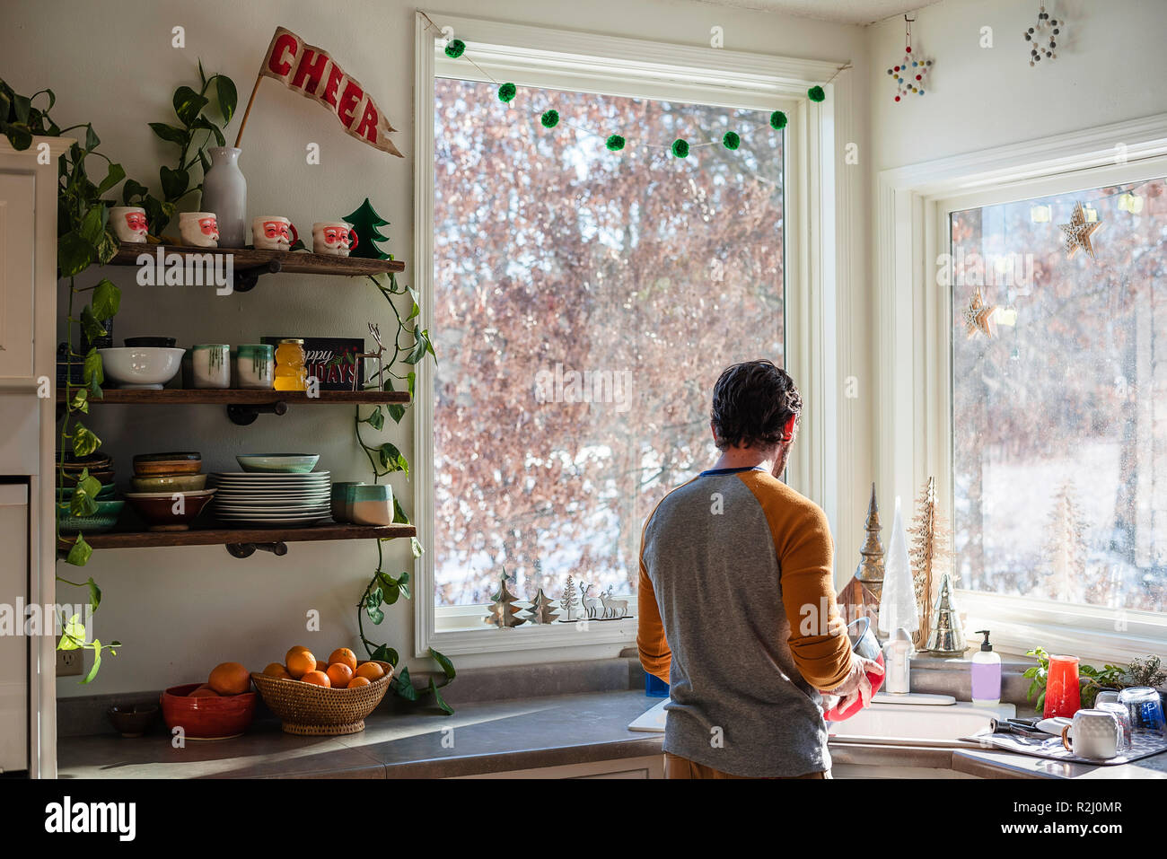 Doing the dishes hi-res stock photography and images - Alamy