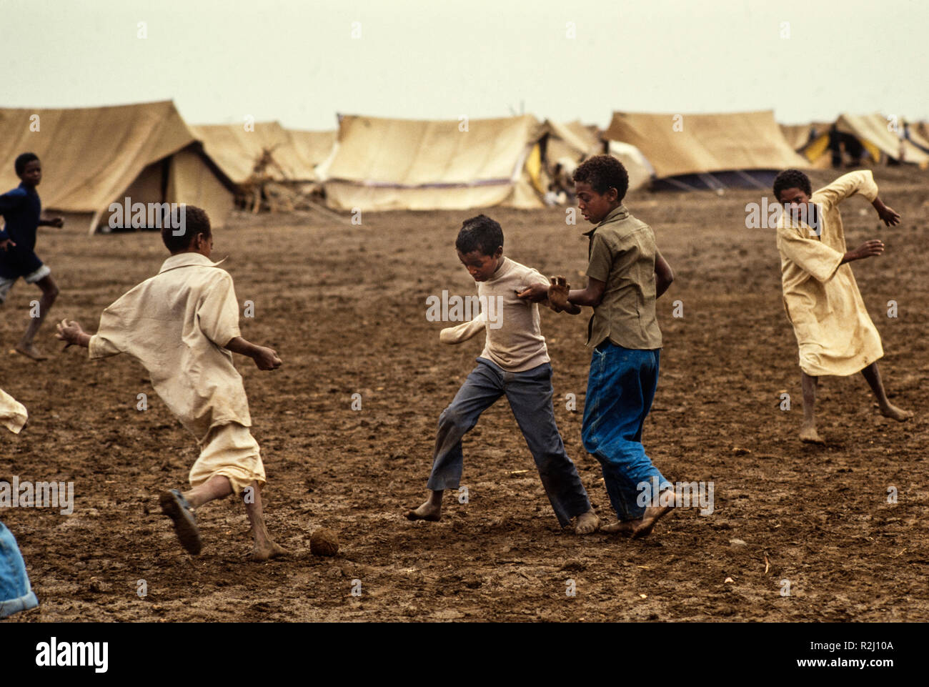Sudan famine 1985 refugee camp hi-res stock photography and images - Alamy