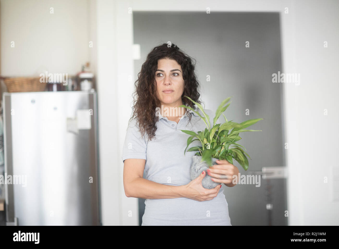 Women holding pot hi-res stock photography and images - Alamy