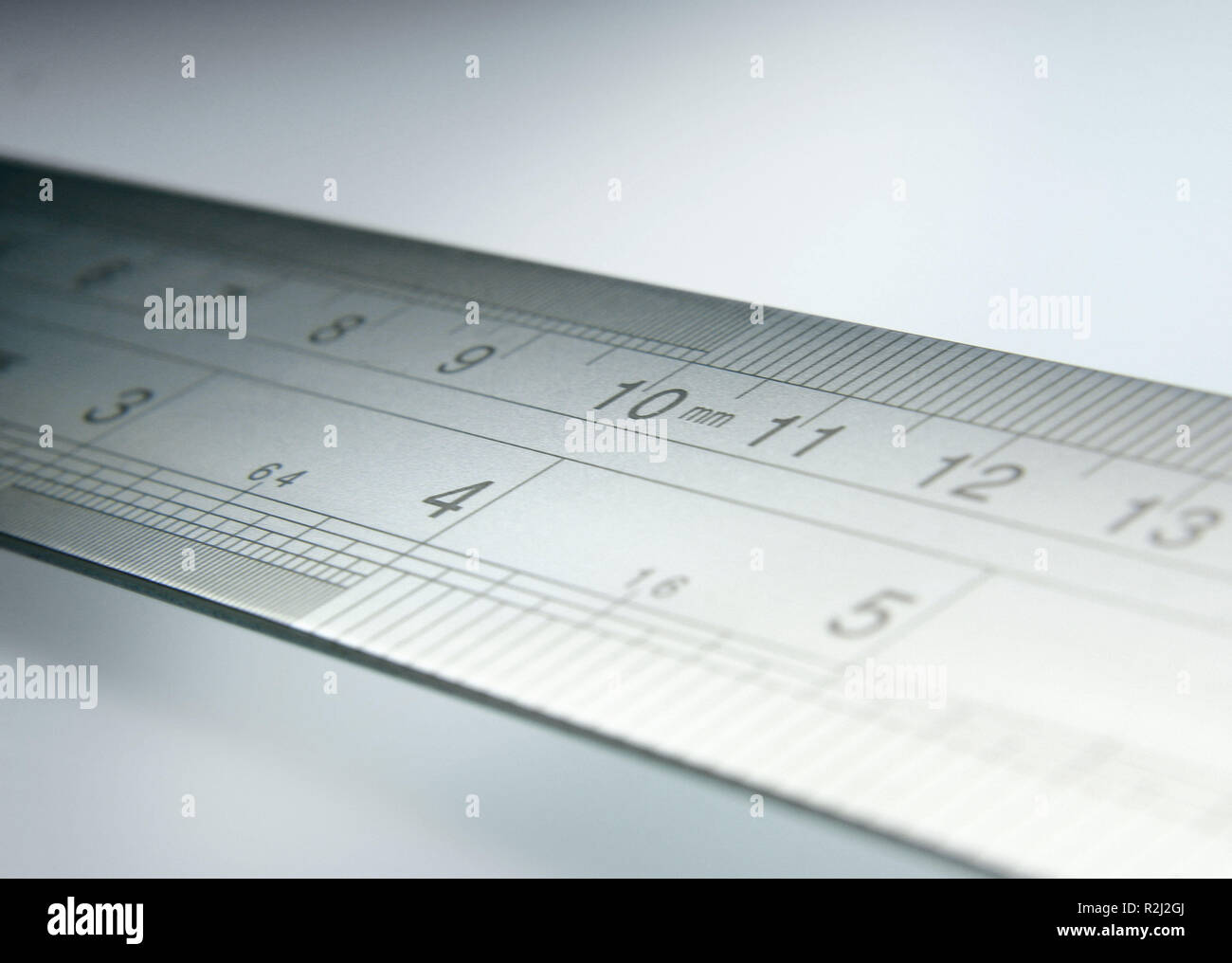 Metalllineal hi-res stock photography and images - Alamy