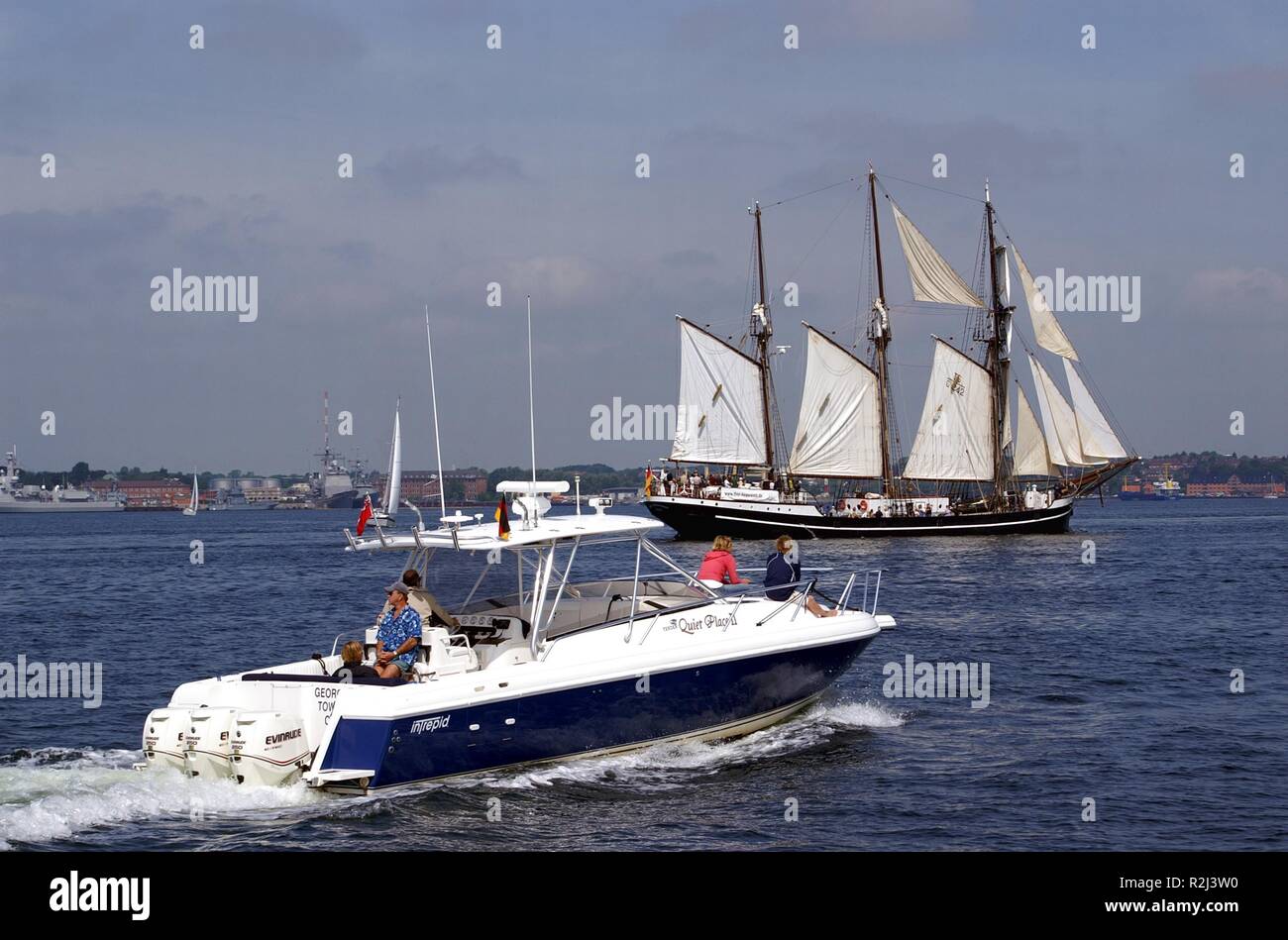 Plastic sail hi-res stock photography and images - Alamy
