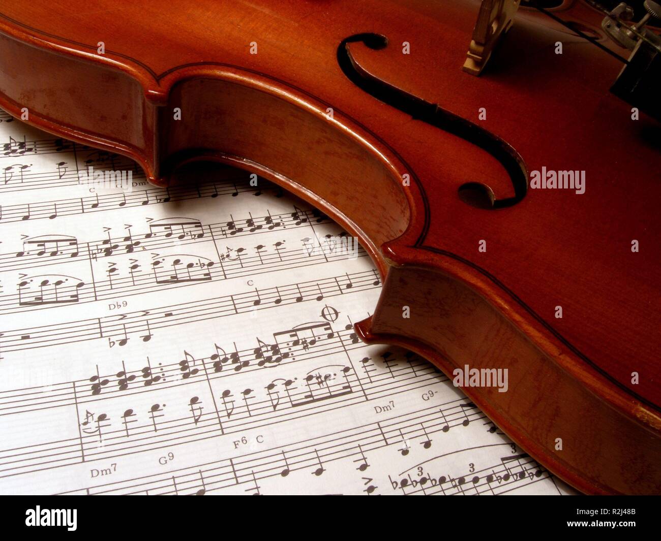 Violin music notes hi-res stock photography and images - Alamy