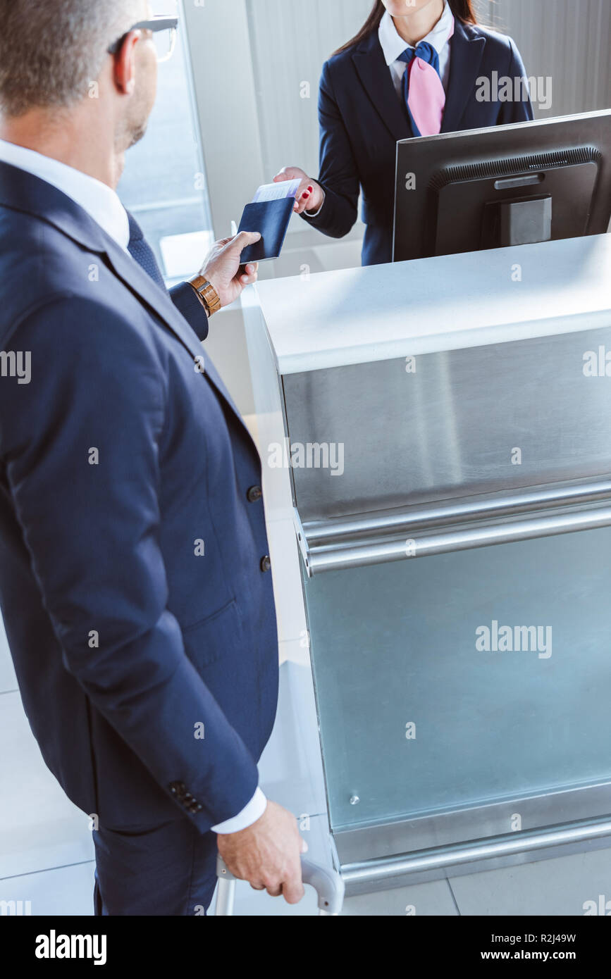 Airport worker hi-res stock photography and images - Alamy