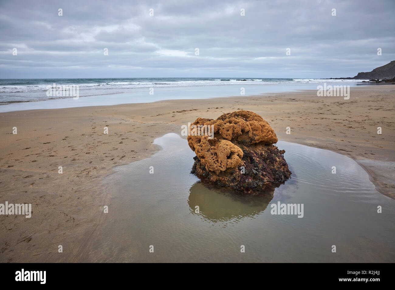 Honeycomb rocks hi-res stock photography and images - Alamy