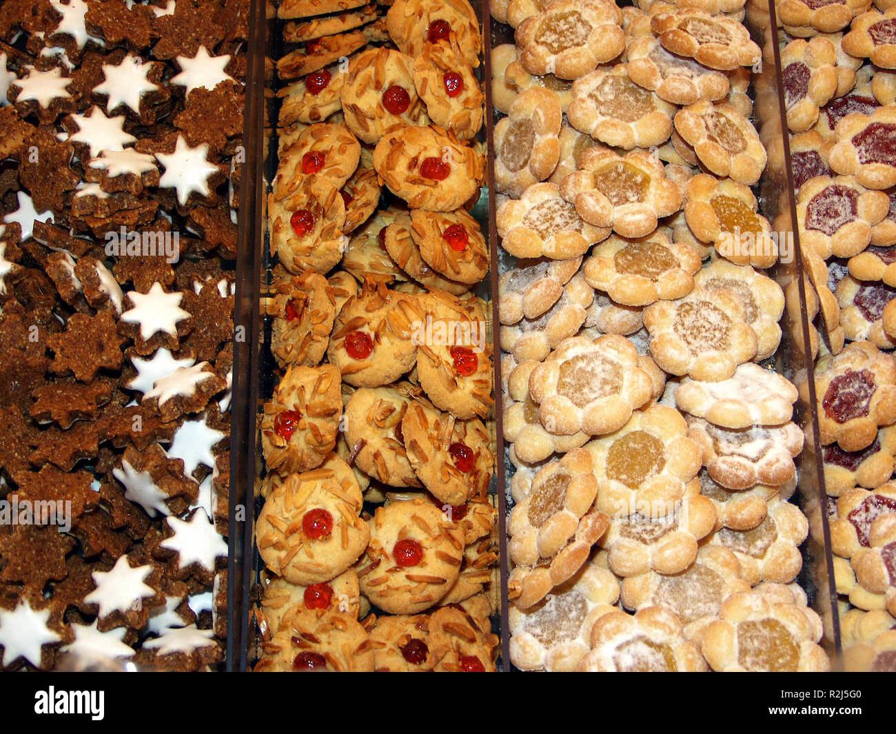 Christmas biscuits stall hi-res stock photography and images - Alamy
