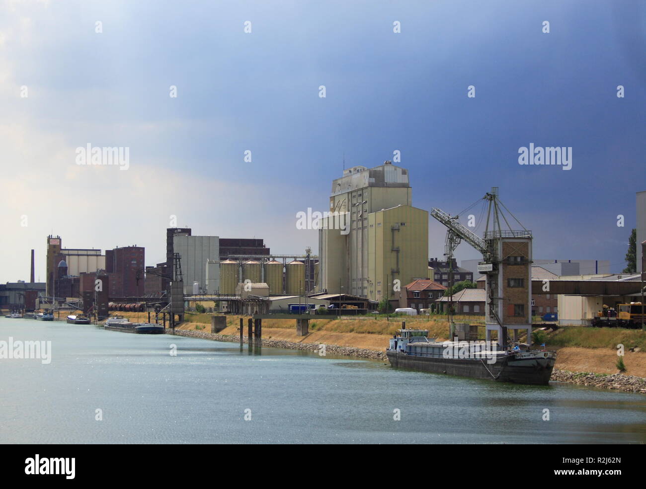 Harbor water discharge hi-res stock photography and images - Alamy
