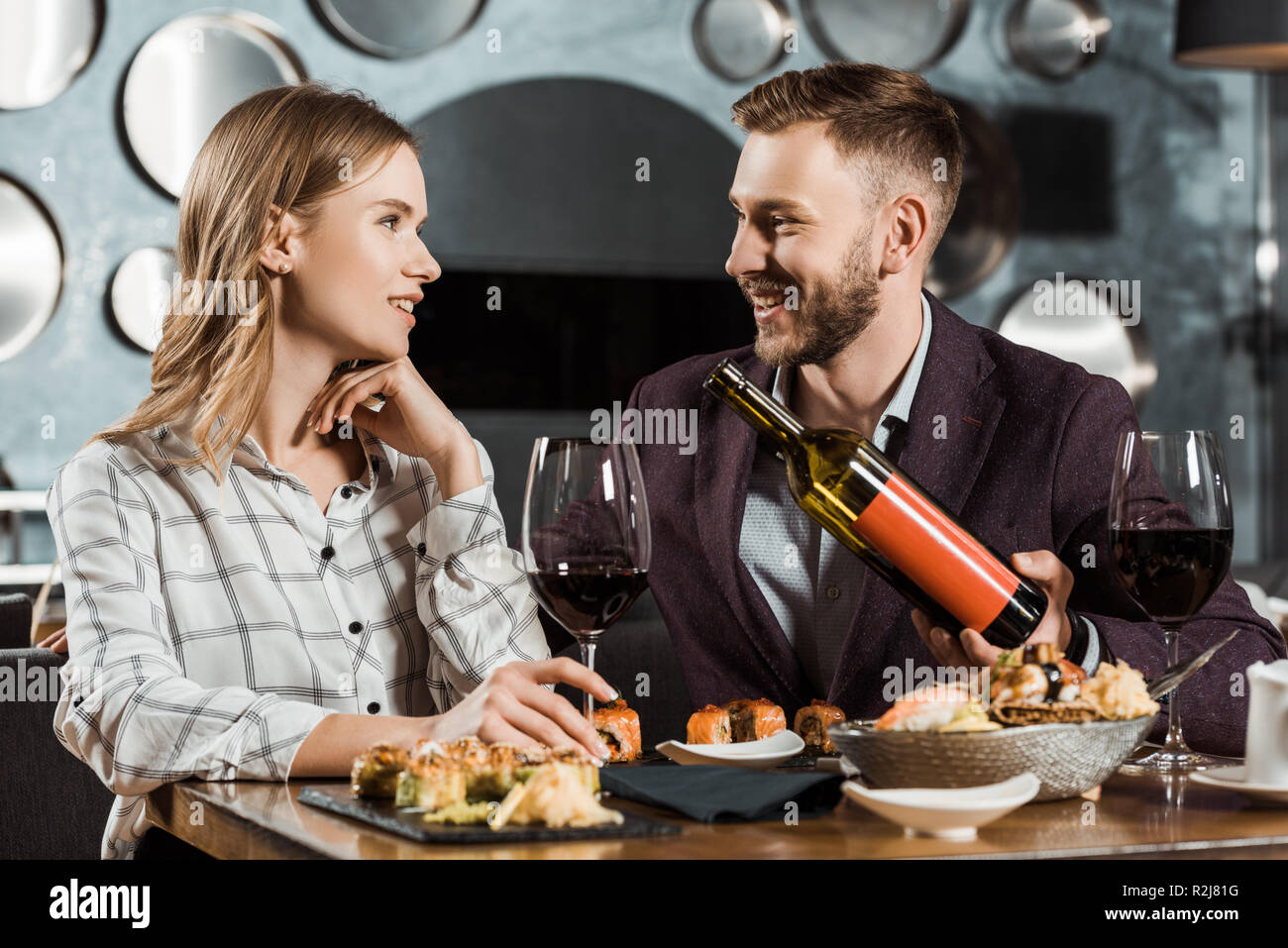Couple offering food meal restaurant hi-res stock photography and ...