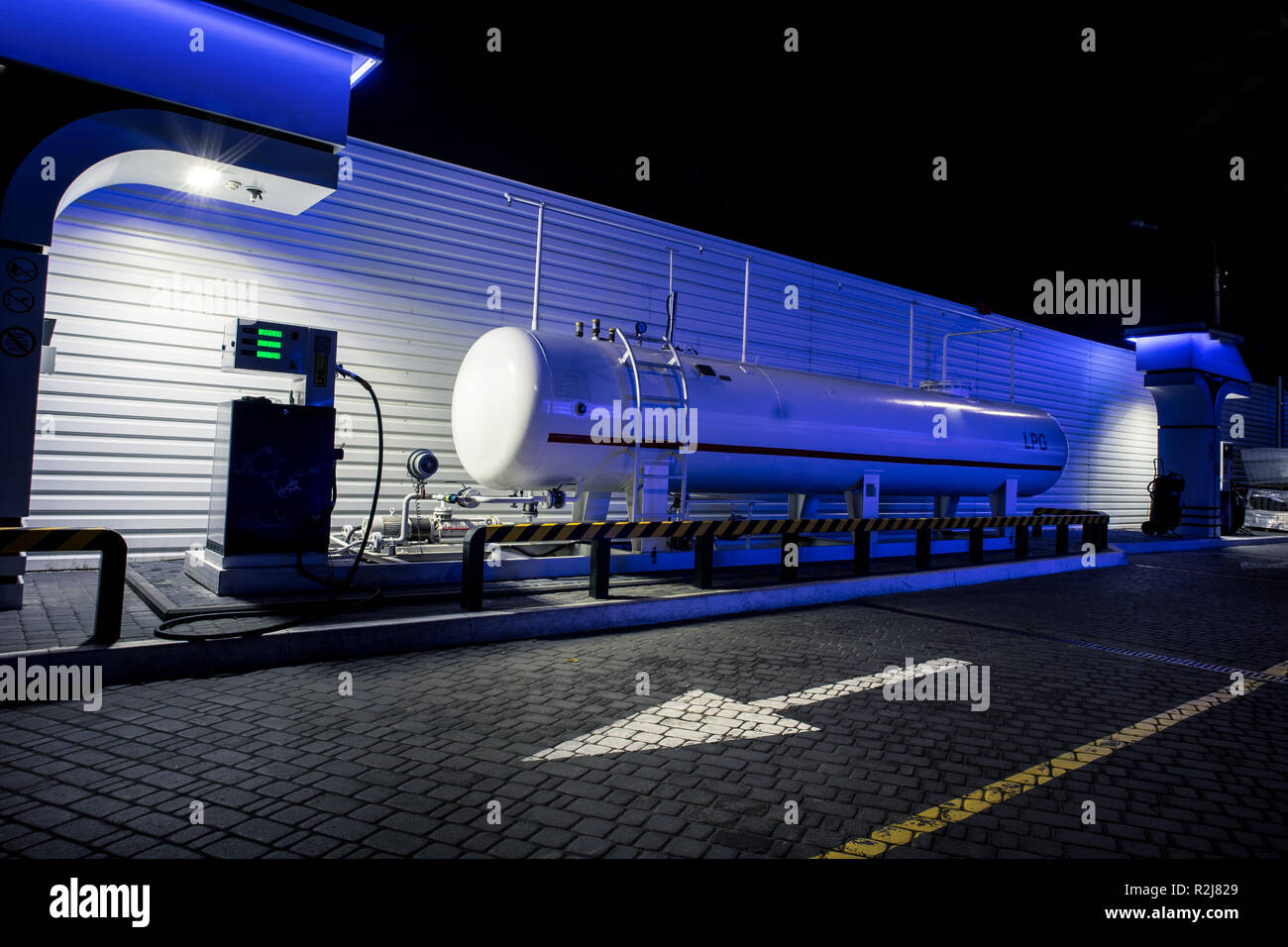 Lpg tank hi-res stock photography and images - Alamy