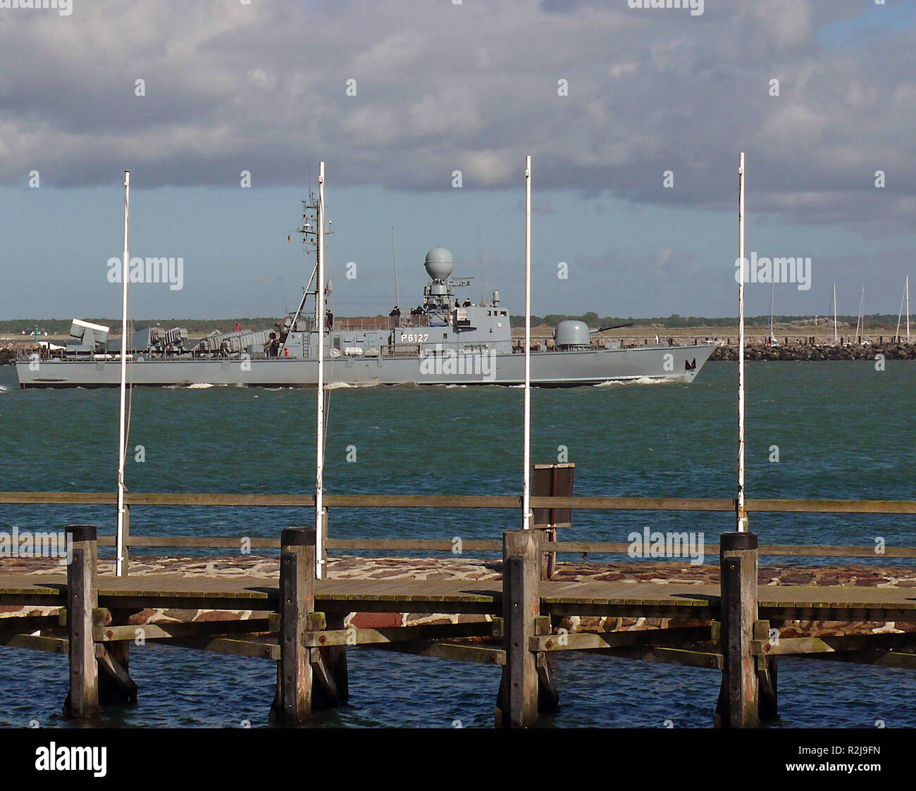 Navy ship homecoming hi-res stock photography and images - Alamy