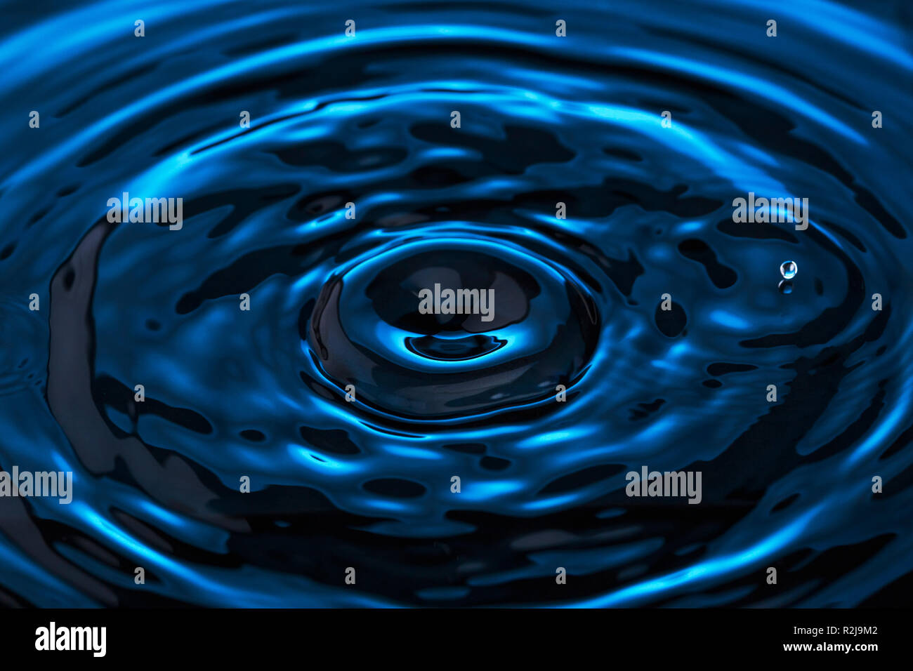 Water drop background hi-res stock photography and images - Alamy