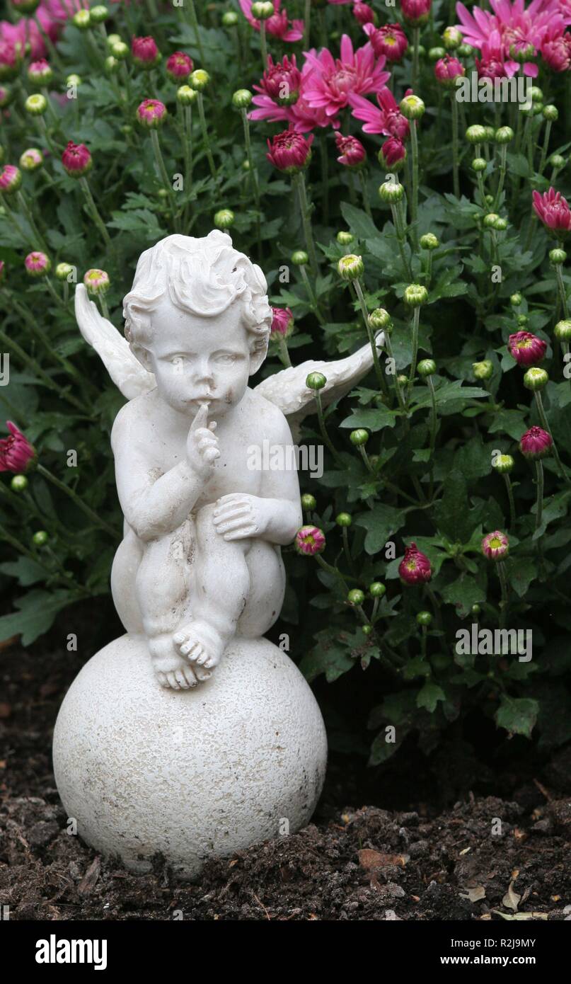 Shhh dark hi-res stock photography and images - Alamy