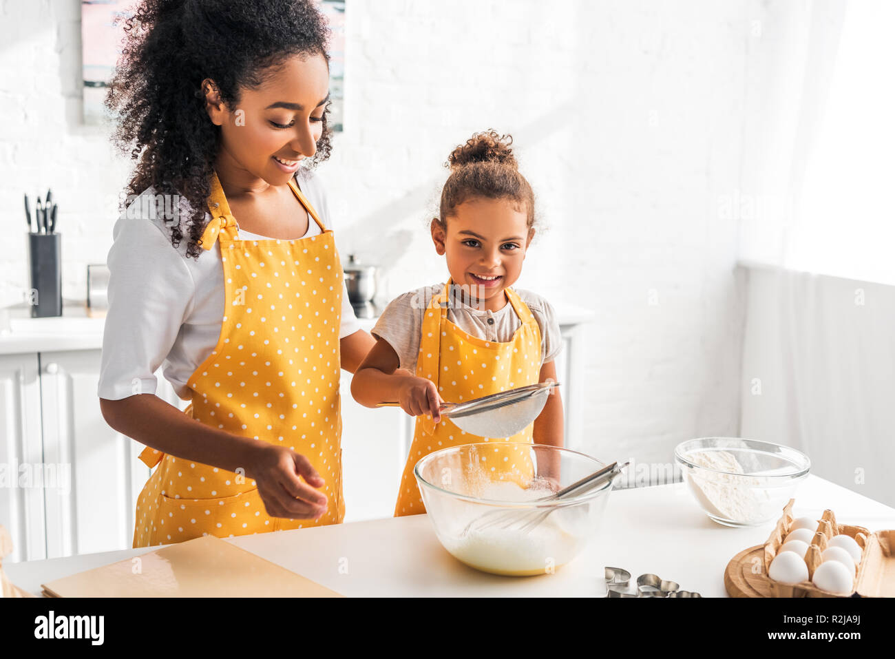 Child sieving flour hi-res stock photography and images - Alamy