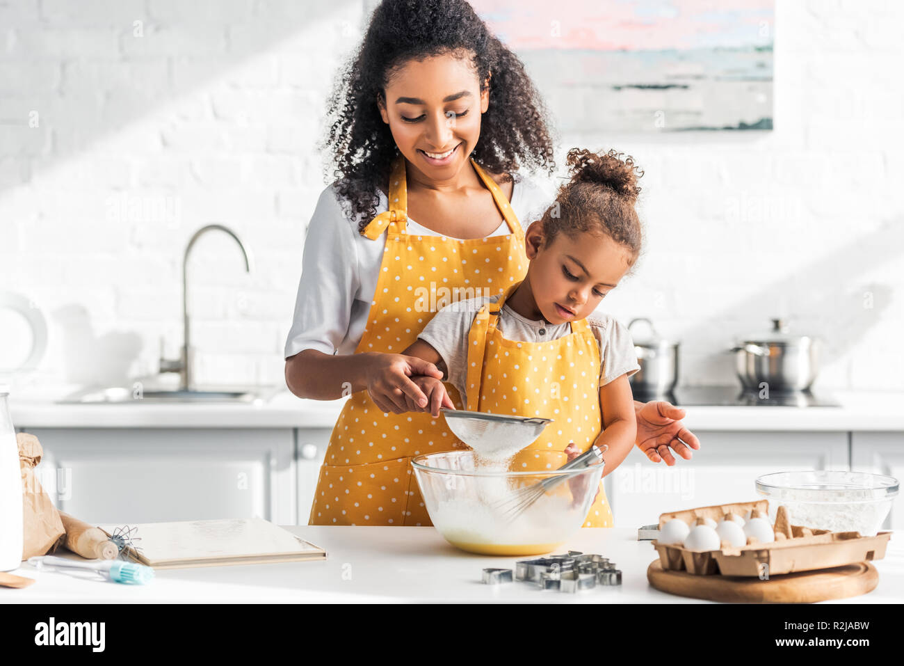 Child sieving flour hi-res stock photography and images - Alamy