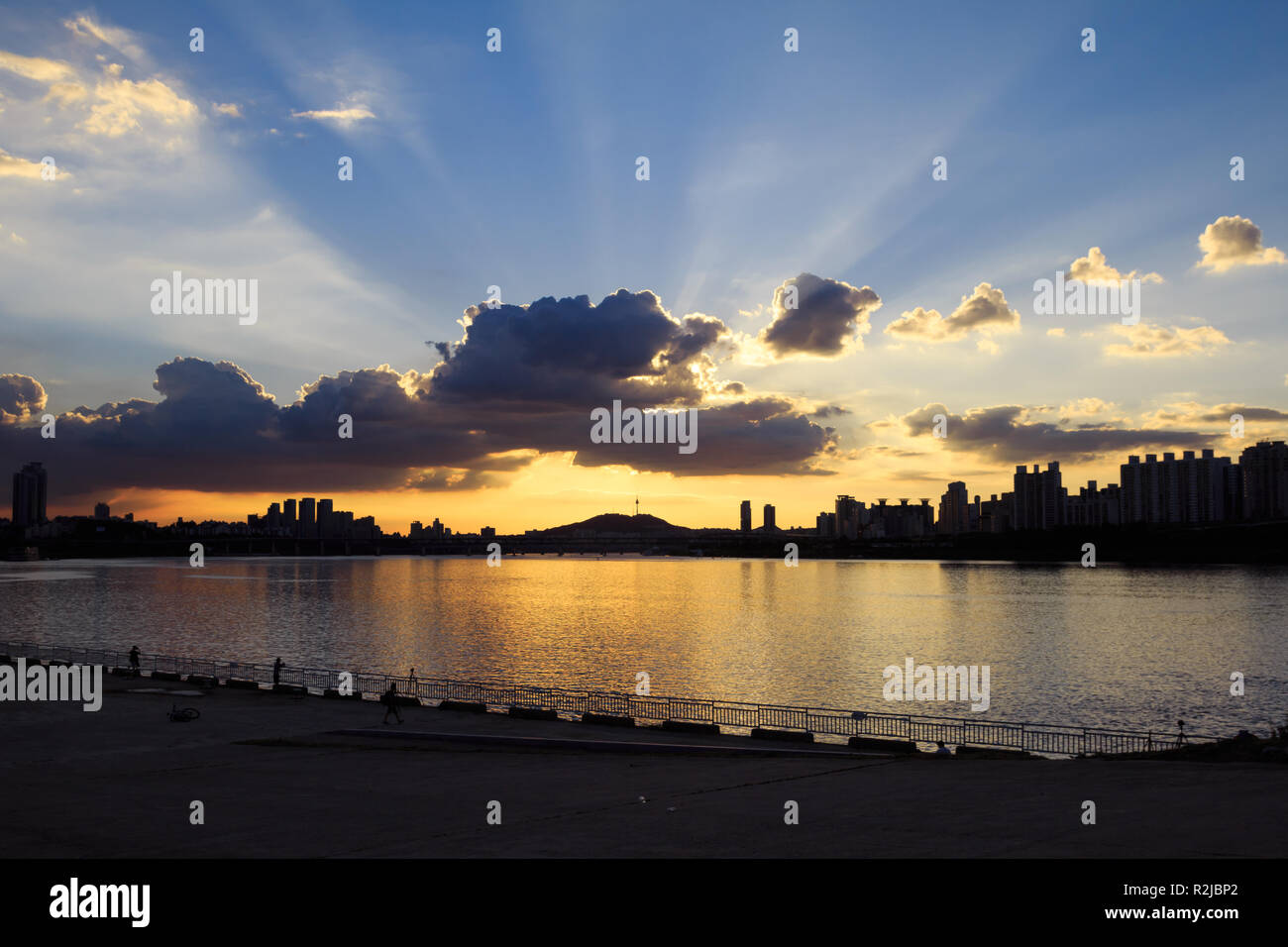 beautiful sunset with dramatic sky on Han river in Seoul, Korea Stock ...
