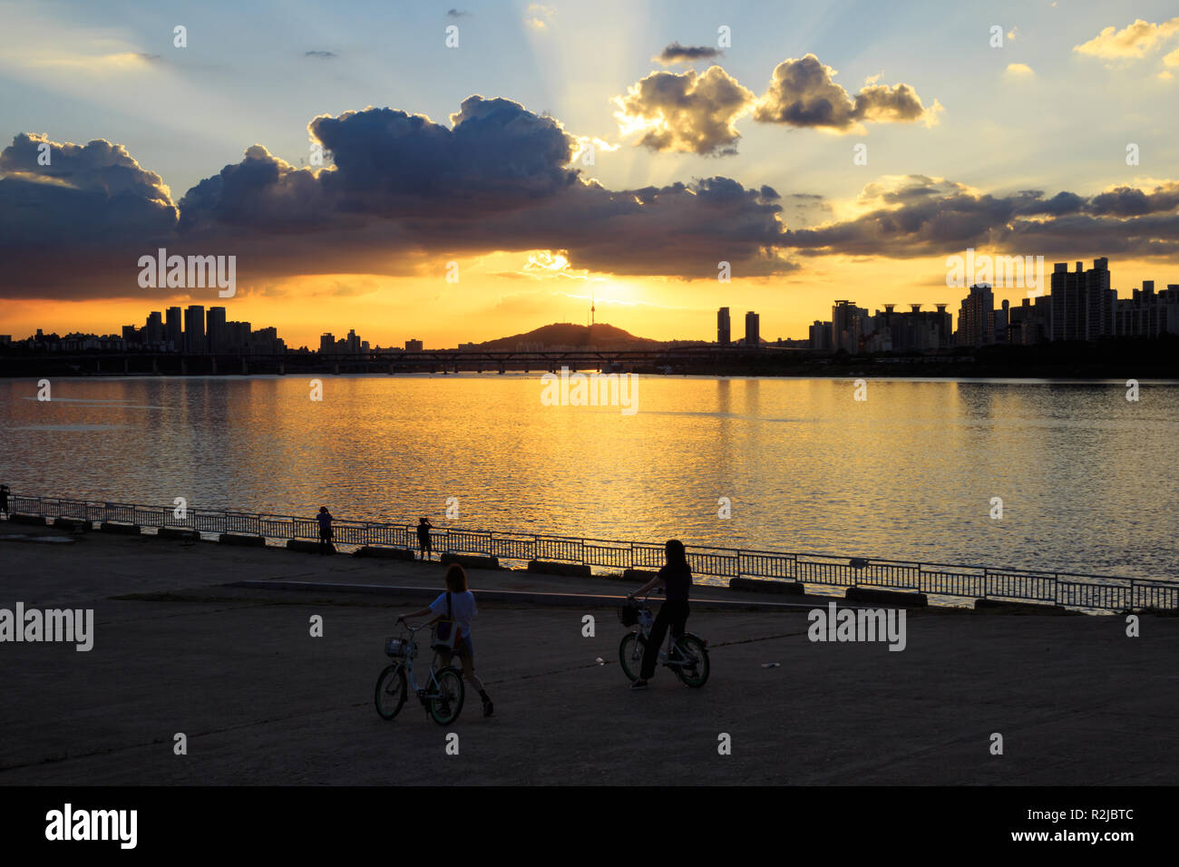 beautiful sunset with dramatic sky on Han river in Seoul, Korea Stock ...