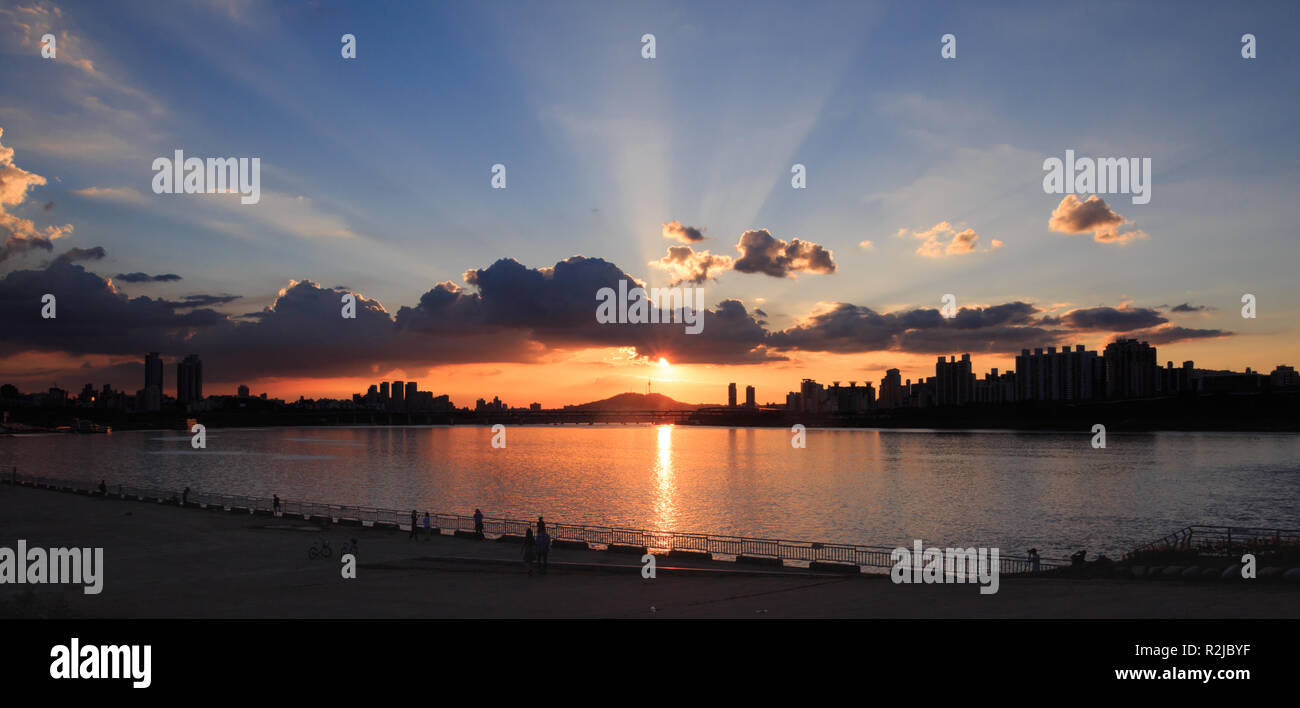 beautiful sunset with dramatic sky on Han river in Seoul, Korea Stock ...