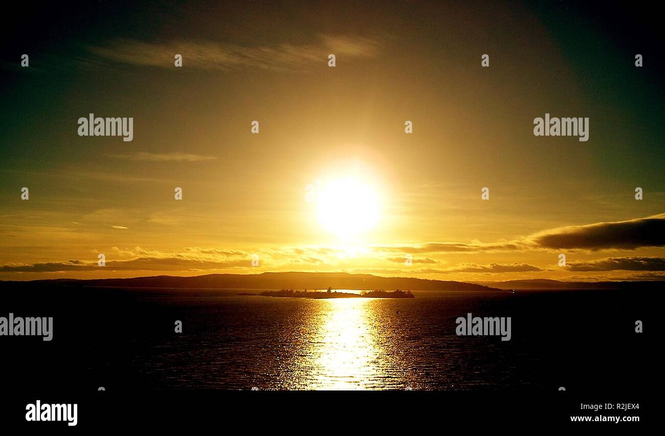 Sundowner cruise hi-res stock photography and images - Alamy