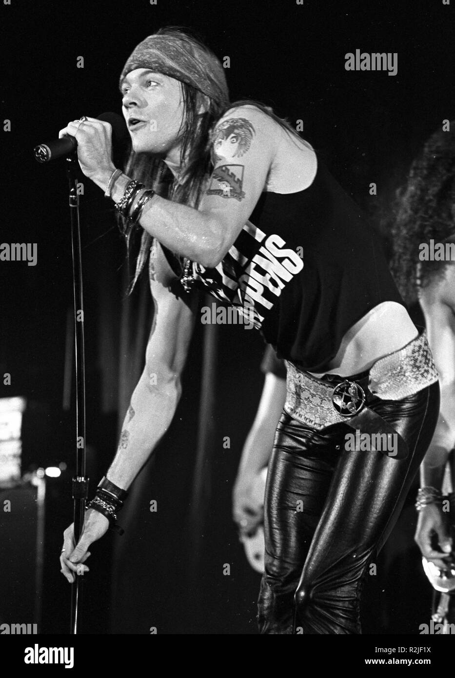 Guns and roses 1987 hi-res stock photography and images - Alamy
