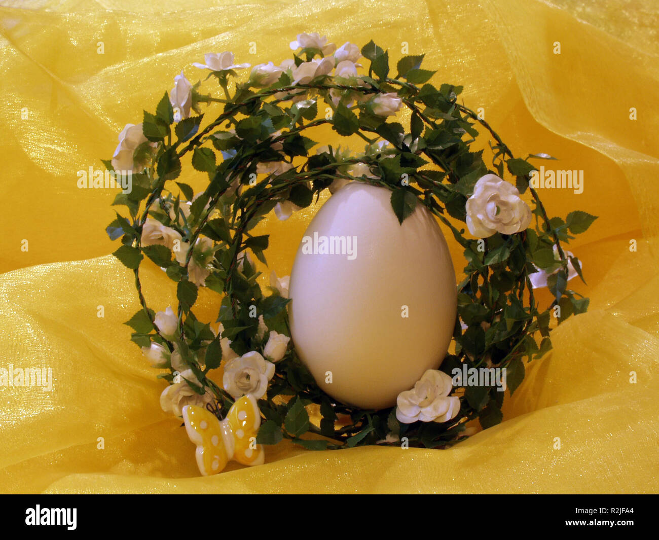 embedded egg (s Stock Photo - Alamy