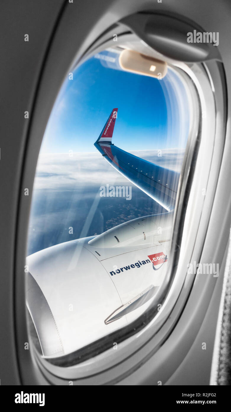 Flight window view hi-res stock photography and images - Alamy