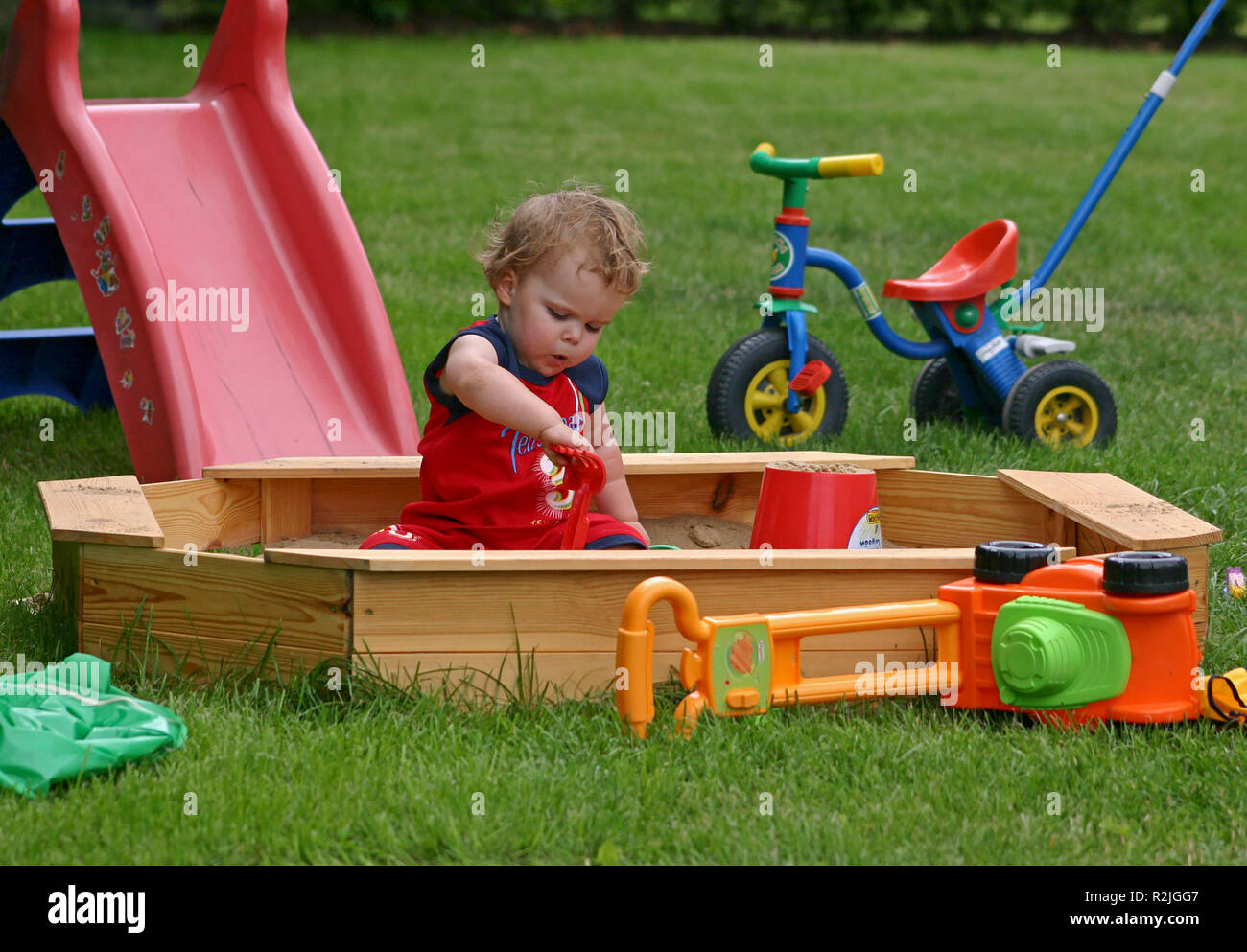 Dig sandbox hi-res stock photography and images - Alamy
