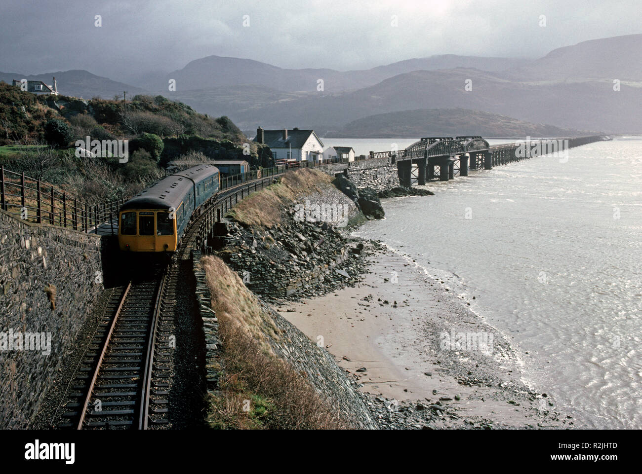 Pwllheli train hi-res stock photography and images - Alamy