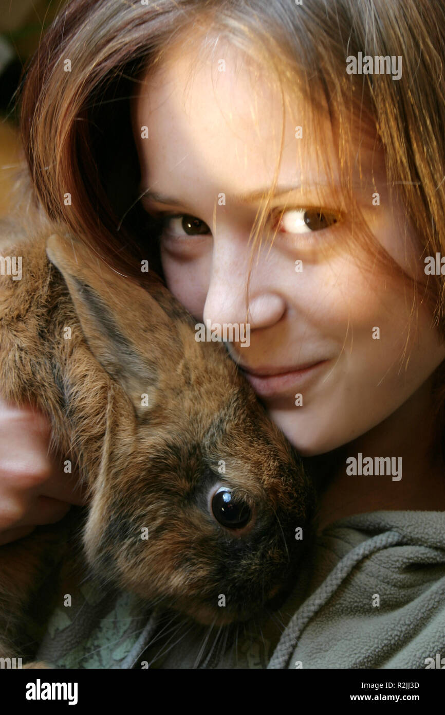 Cuddle rabbits hi-res stock photography and images - Alamy