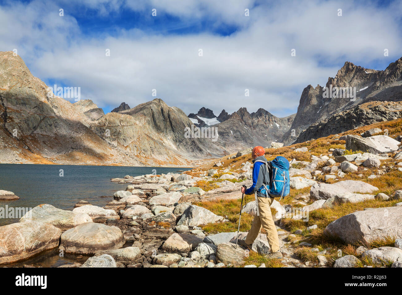 Hike in Wind River Range in Wyoming, USA. Autumn season Stock Photo - Alamy