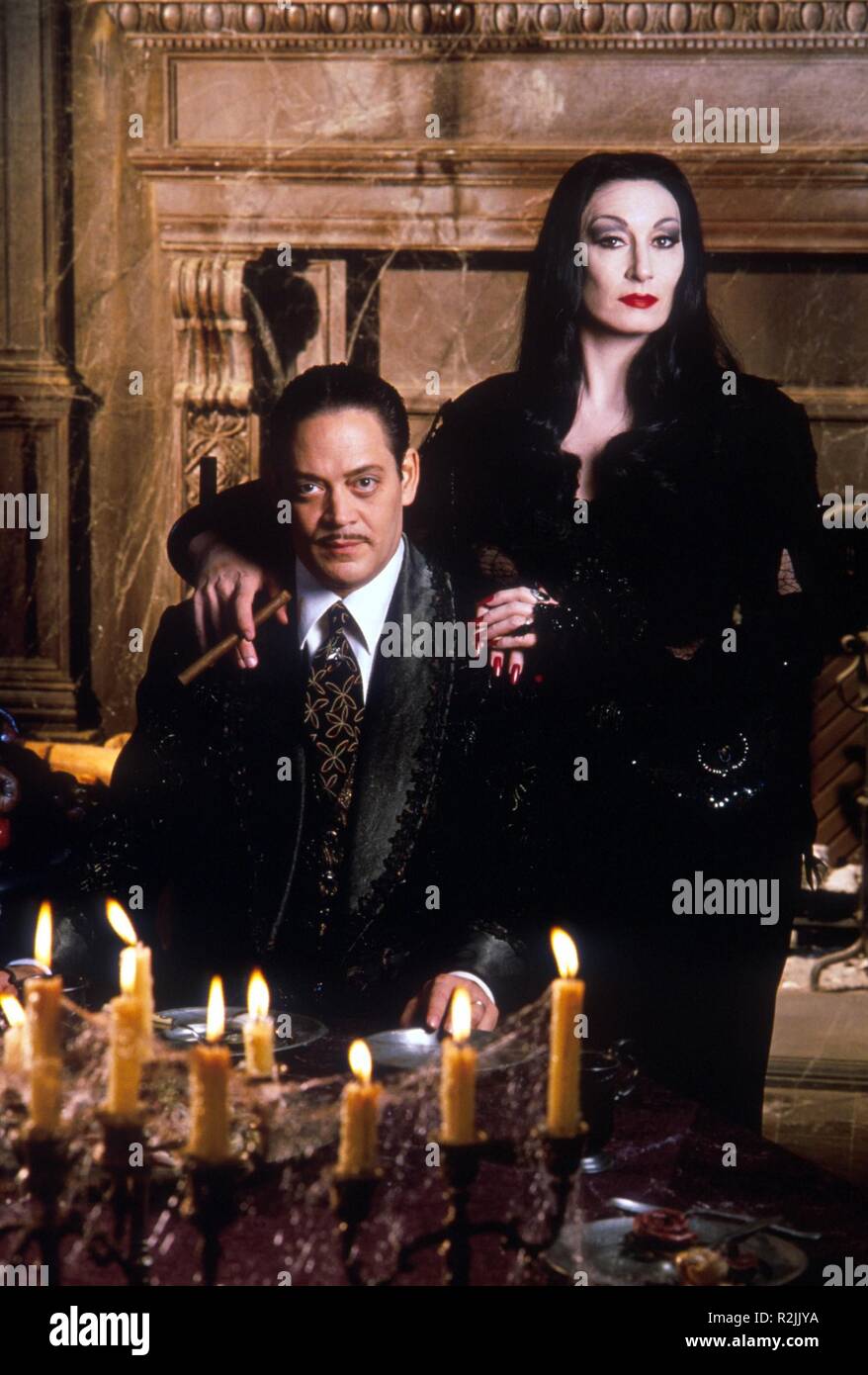 The Addams Family Year : 1991 USA Director : Barry Sonnenfeld Anjelica ...