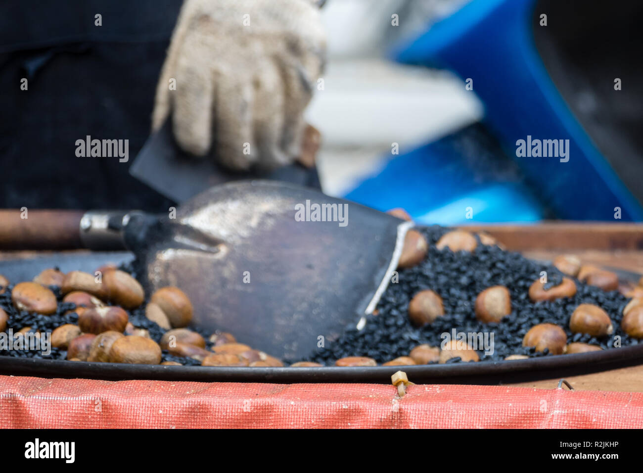 Hong kong street vendor chestnut hi-res stock photography and images ...