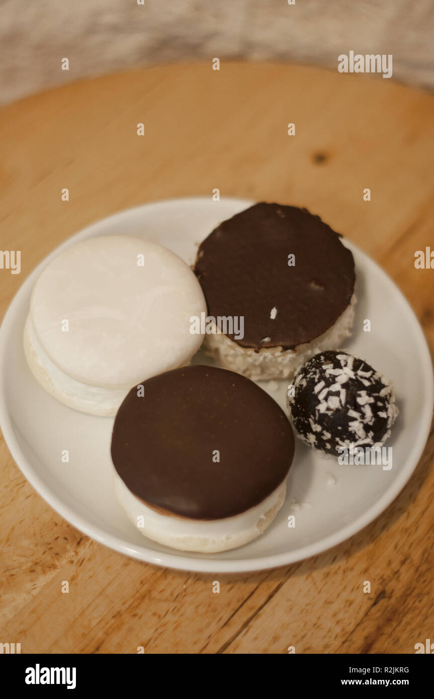 Chocolate covered cream eclair hi-res stock photography and images - Alamy