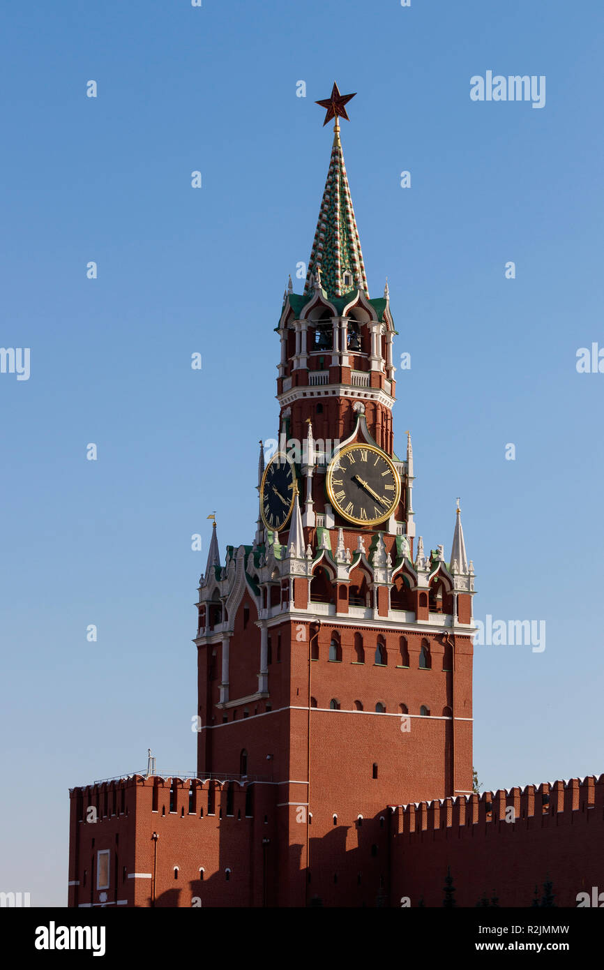 Red square clock tower hi-res stock photography and images - Alamy