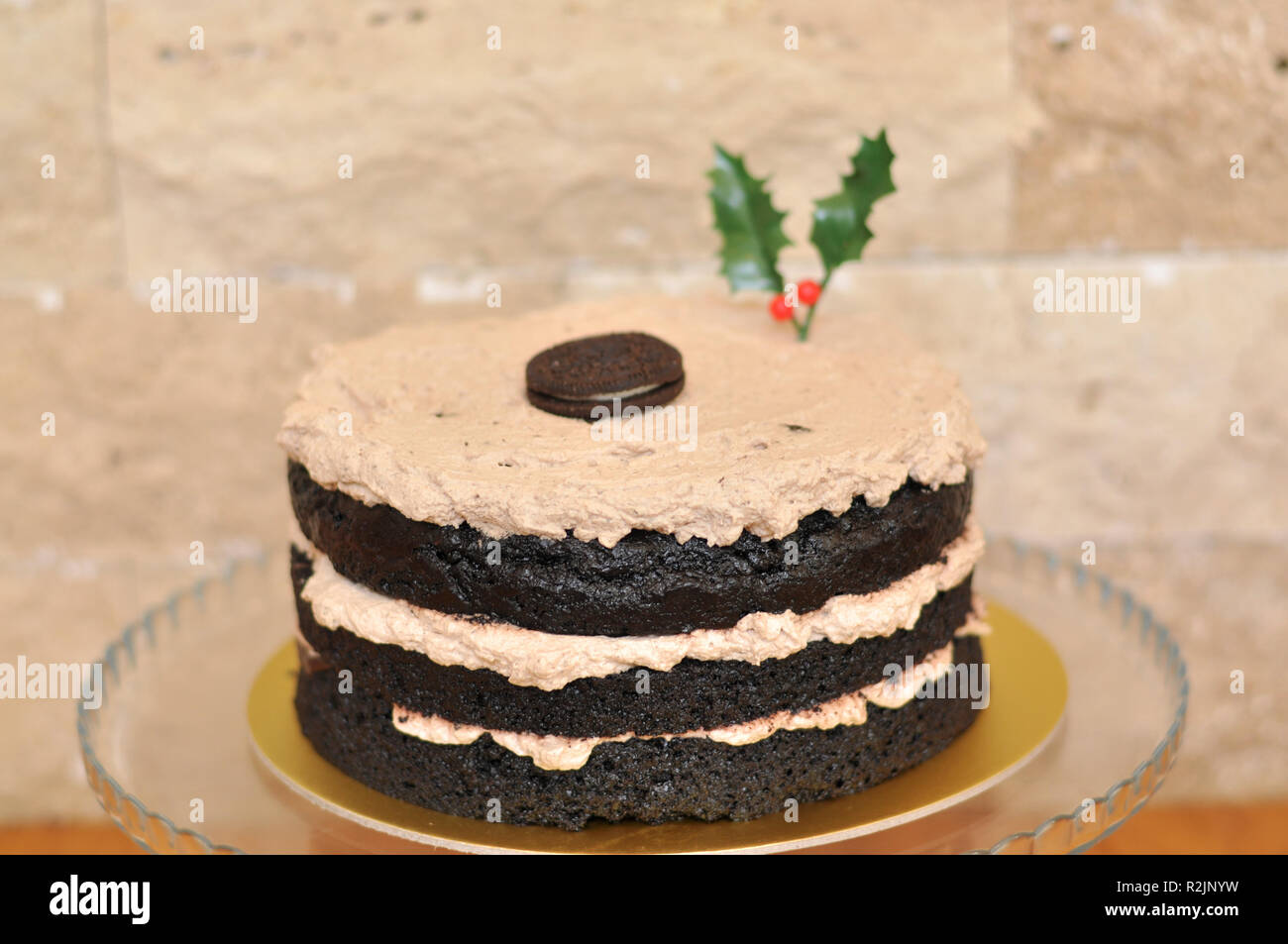 Fresh chocolate biscuit cake hi-res stock photography and images - Alamy
