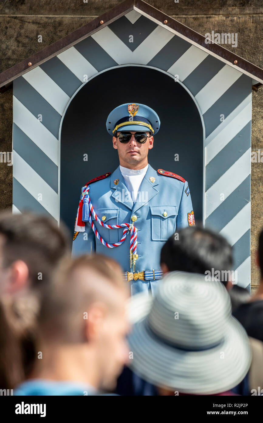 Castle guard and crowd, Castle Square gate, Prague Castle, Castle ...
