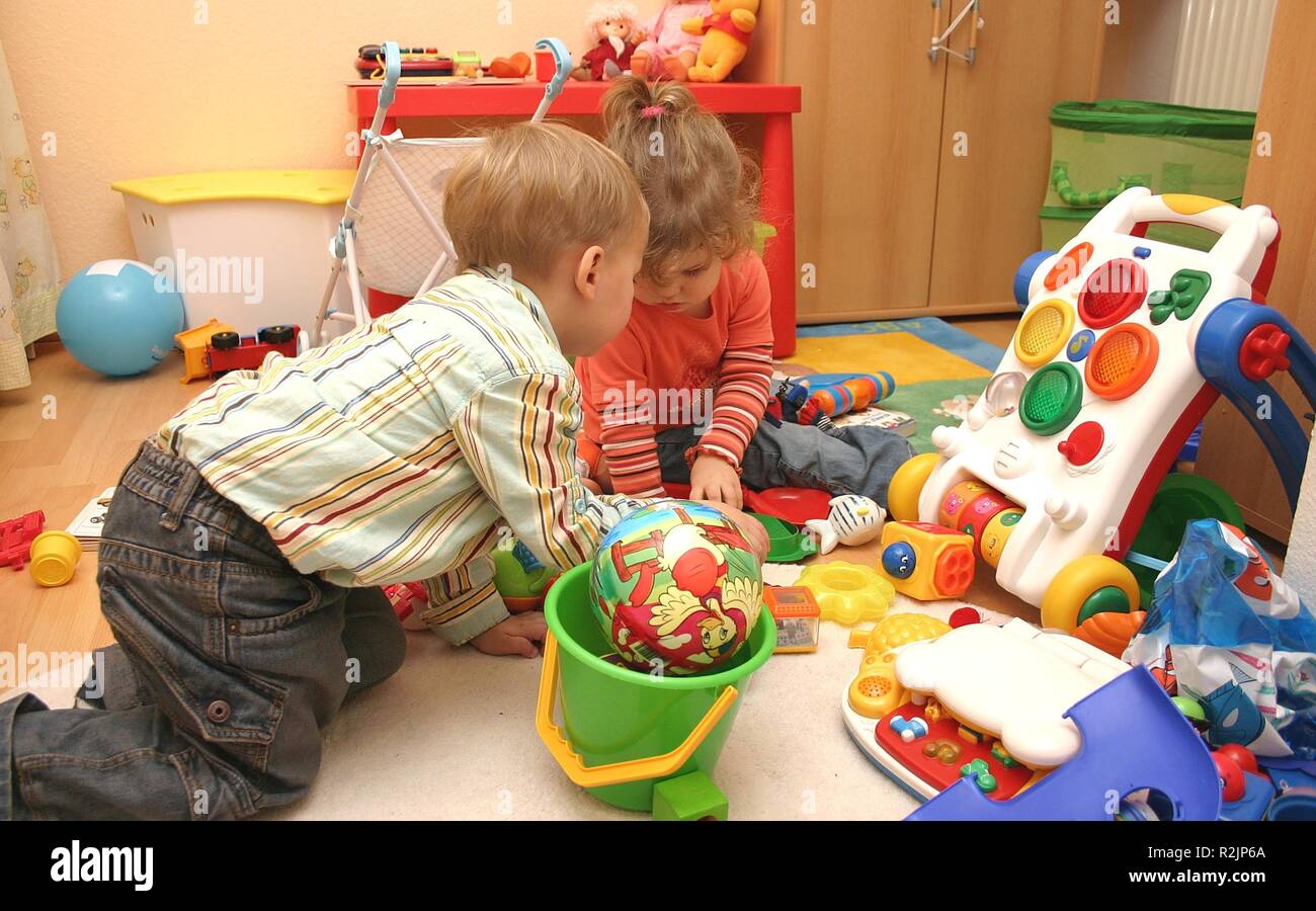 children playing 01 Stock Photo - Alamy