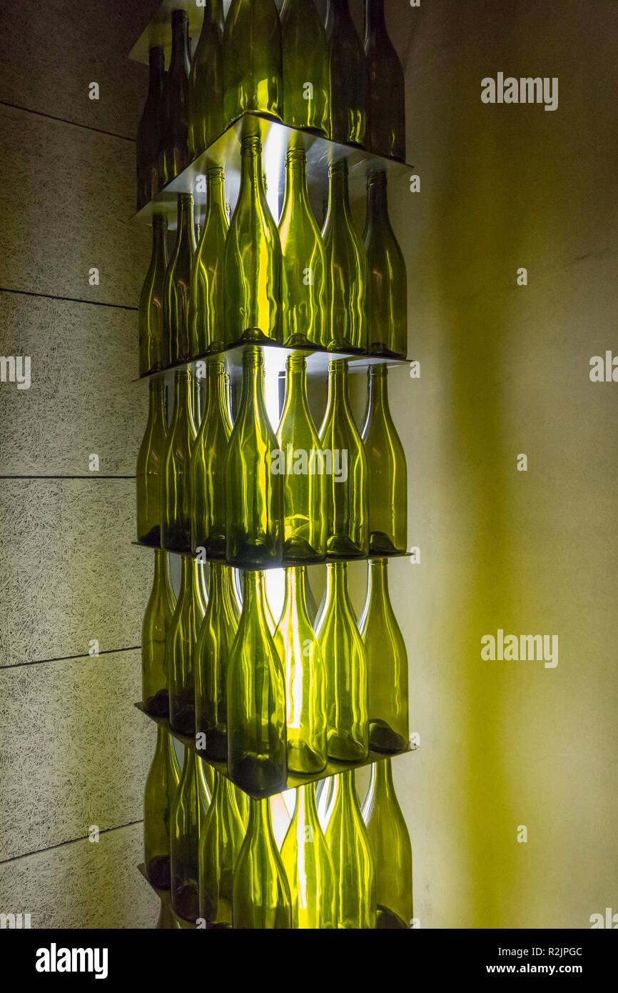 Column of wine bottles hi-res stock photography and images - Alamy