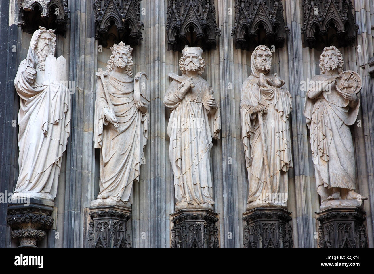 statues at cologne cathedral Stock Photo - Alamy
