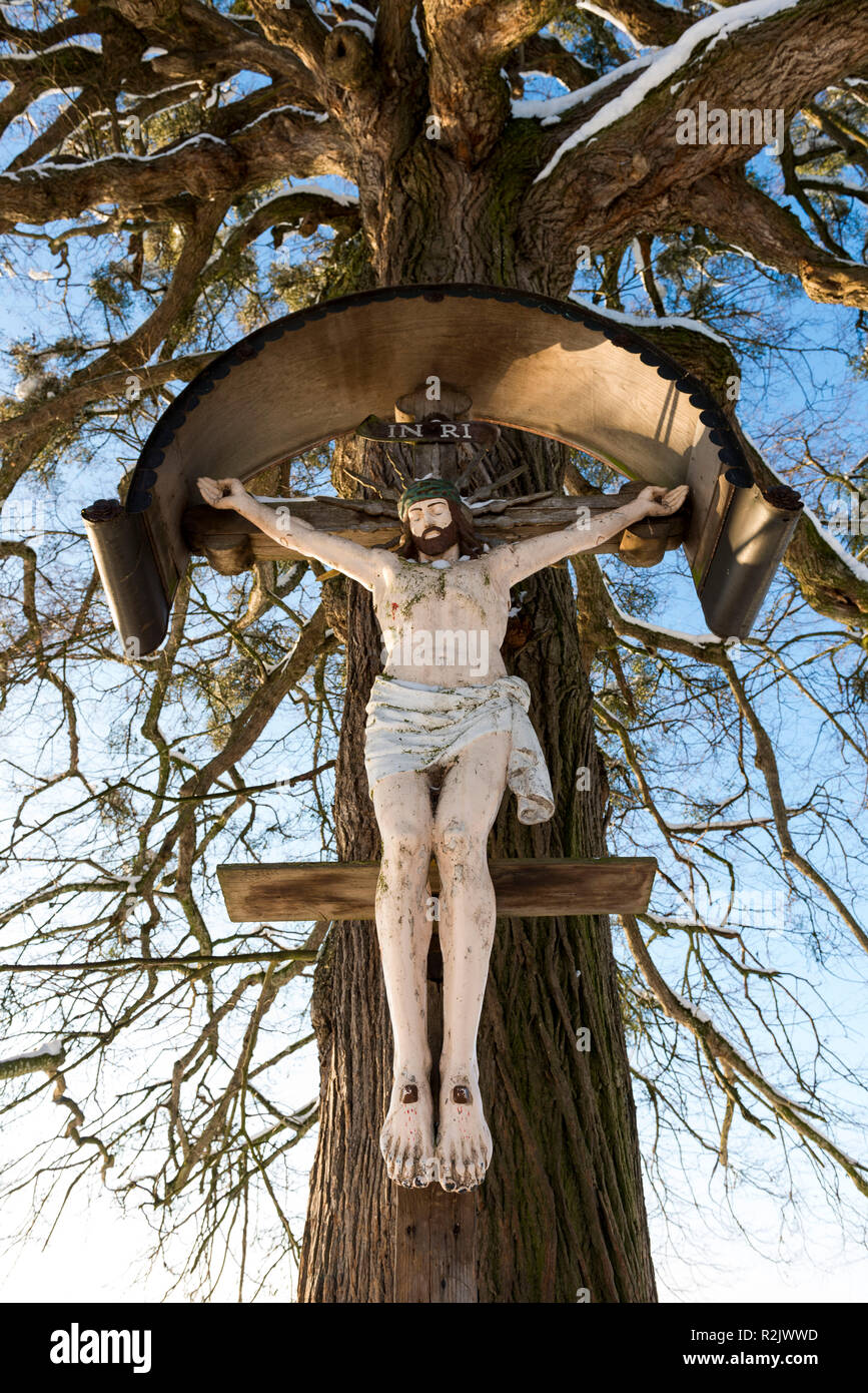 Carved tree cross hi-res stock photography and images - Alamy