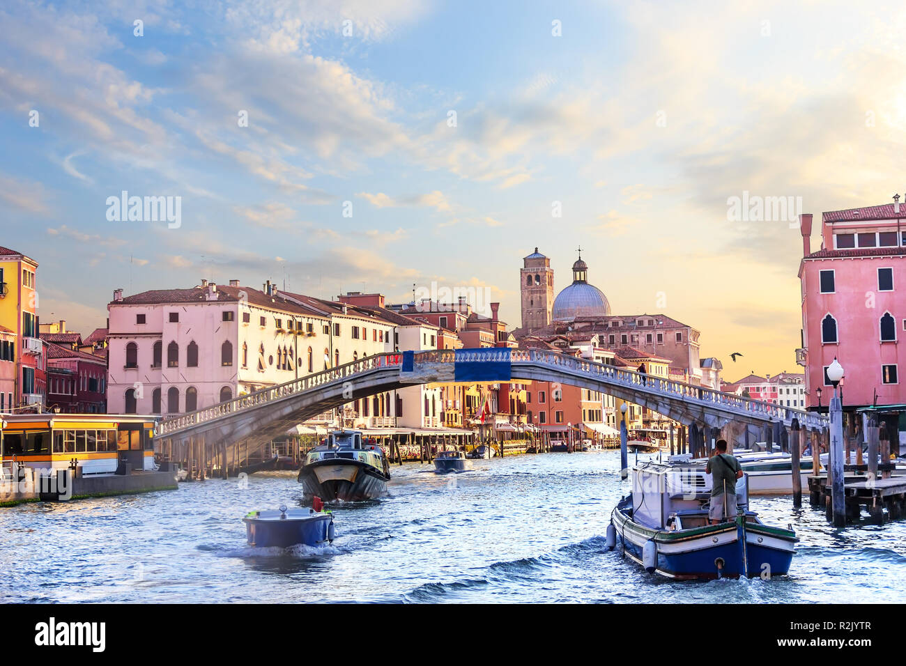 Bridge over canal venetian architecture hi-res stock photography and ...