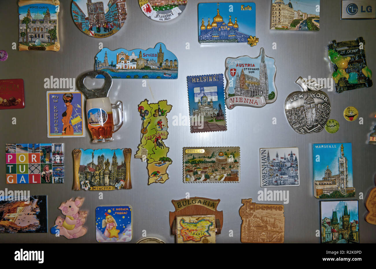 Fridge door with magnets hi-res stock photography and images - Alamy